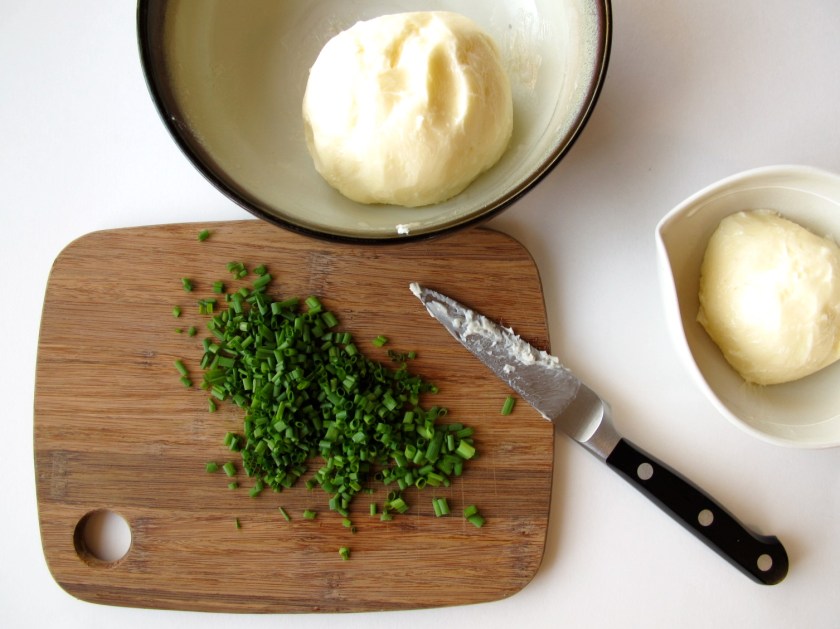 Homemade Chive Butter | spontaneous tomato