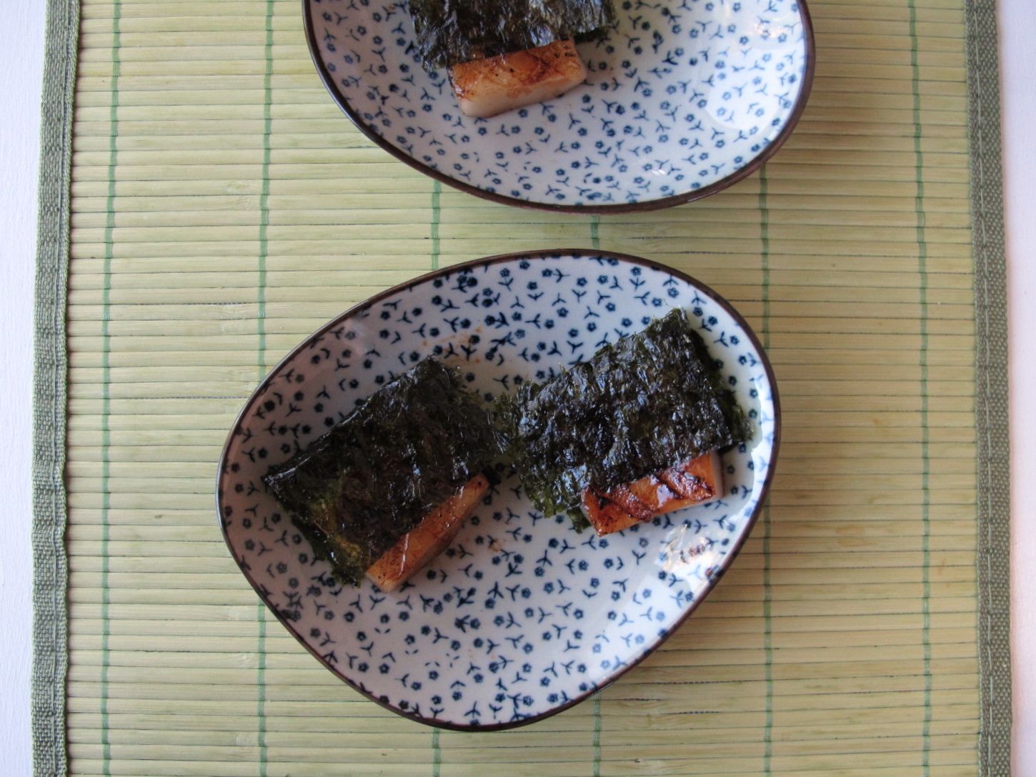 Yakimochi (Grilled Mochi Rice Cakes) | spontaneous tomato