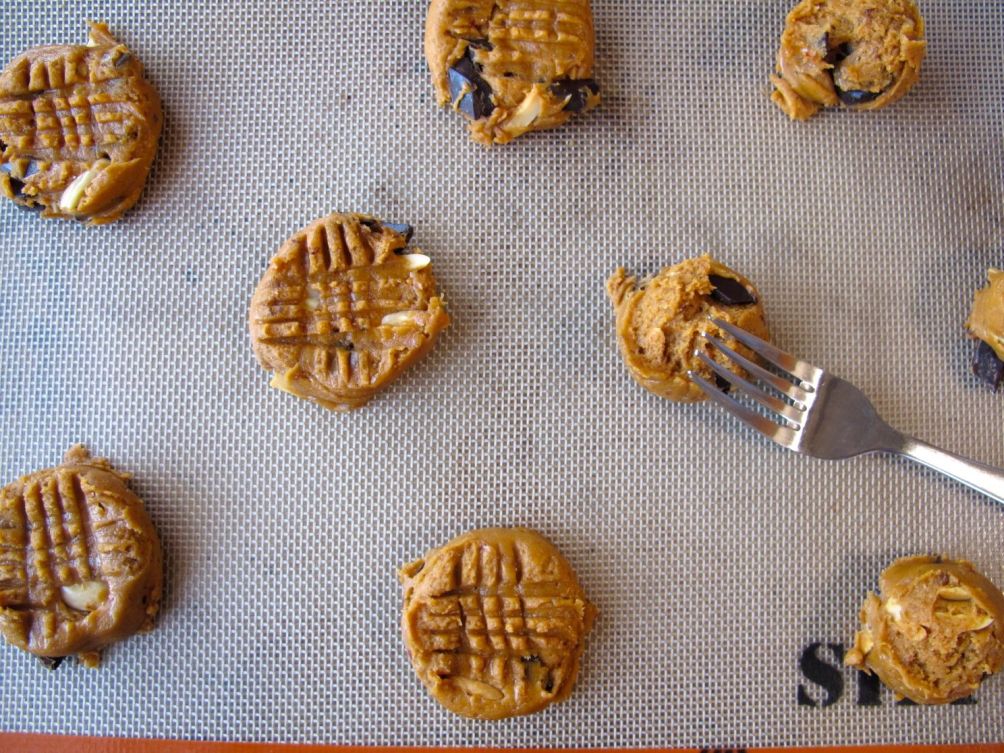 Mole Chocolate Chip Cookies | spontaneous tomato