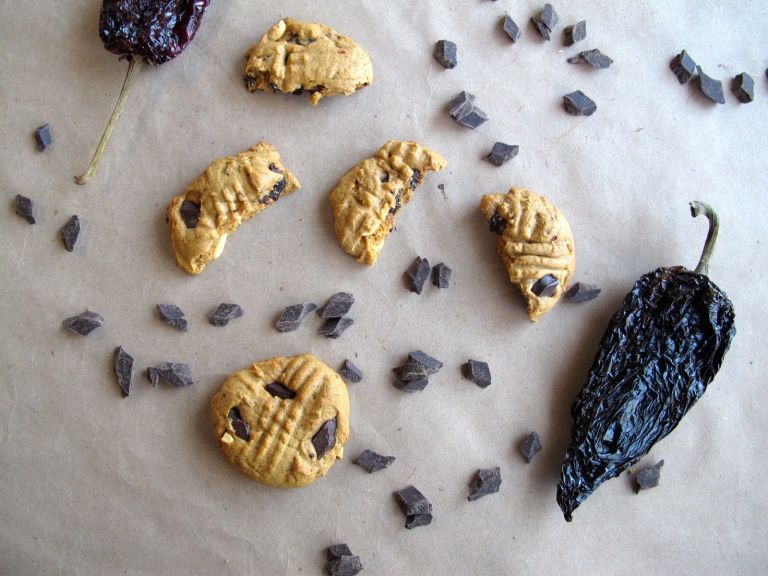 Mole Chocolate Chip Cookies | spontaneous tomato